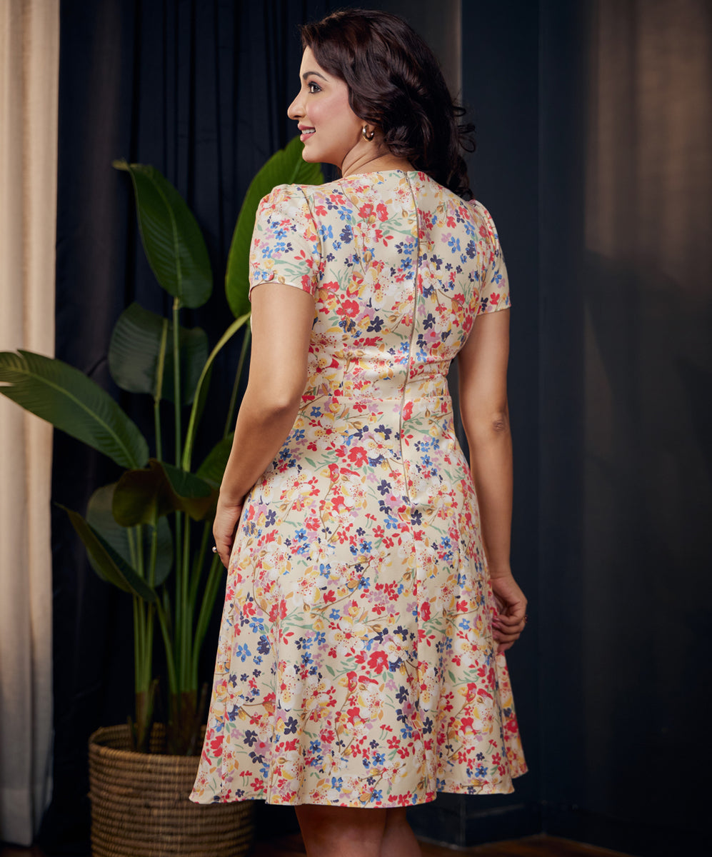 Round Neck Side Buttoned Printed Dress – Zigzag