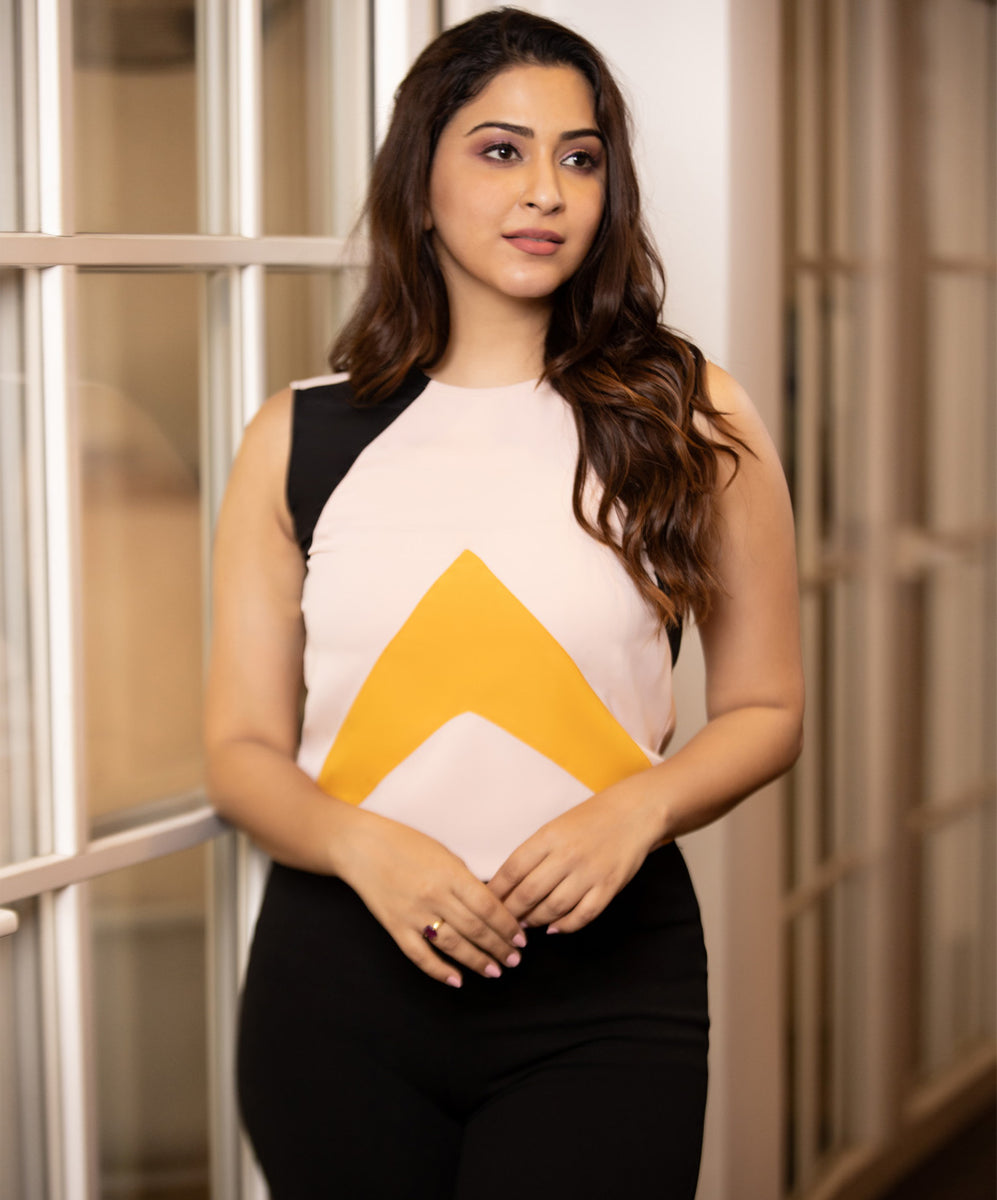 Middle Mustard Arrow Sleeveless Top – Zigzag